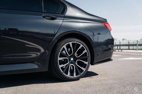 Melns BMW 740 2017 Viļņa, ar dzinēja tilpumu 3.00 L un nobraukumu 171 tūkst. km par 21900 €, foto 5 vietnē AUTOMOTO.COM.LV