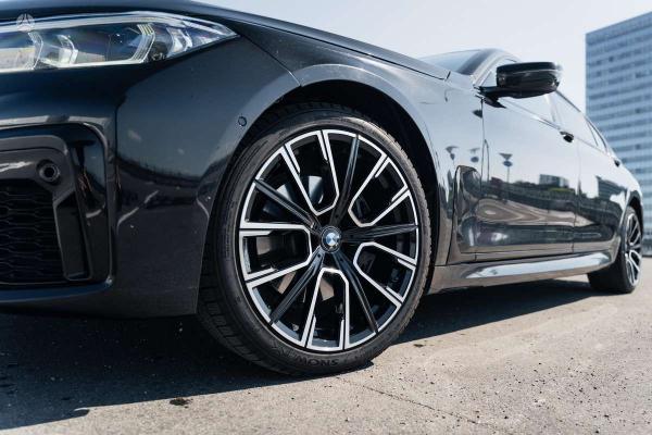 Melns BMW 740 2017 Viļņa, ar dzinēja tilpumu 3.00 L un nobraukumu 171 tūkst. km par 21900 €, foto 7 vietnē AUTOMOTO.COM.LV