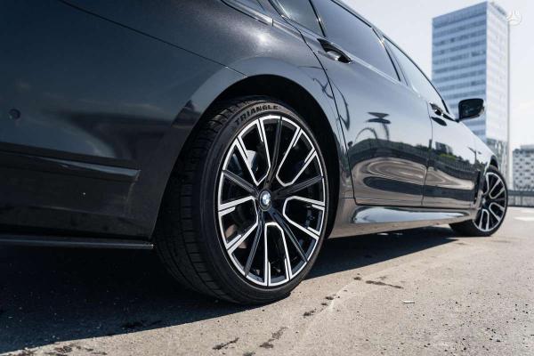 Melns BMW 740 2017 Viļņa, ar dzinēja tilpumu 3.00 L un nobraukumu 171 tūkst. km par 21900 €, foto 8 vietnē AUTOMOTO.COM.LV