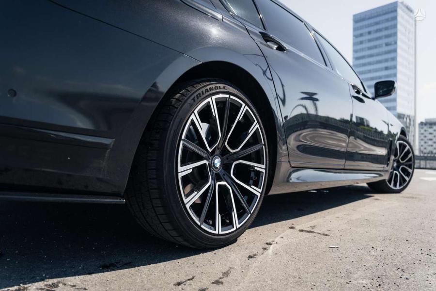 Melns BMW 740 2017 Viļņa, ar dzinēja tilpumu 3.00 L un nobraukumu 171 tūkst. km par 21900 €, foto 8 vietnē AUTOMOTO.COM.LV