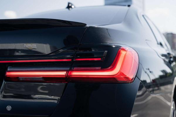 Melns BMW 740 2017 Viļņa, ar dzinēja tilpumu 3.00 L un nobraukumu 171 tūkst. km par 21900 €, foto 11 vietnē AUTOMOTO.COM.LV