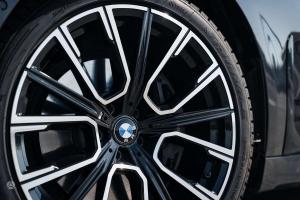 Melns BMW 740 2017 Viļņa, ar dzinēja tilpumu 3.00 L un nobraukumu 171 tūkst. km par 21900 €, foto 17 vietnē AUTOMOTO.COM.LV