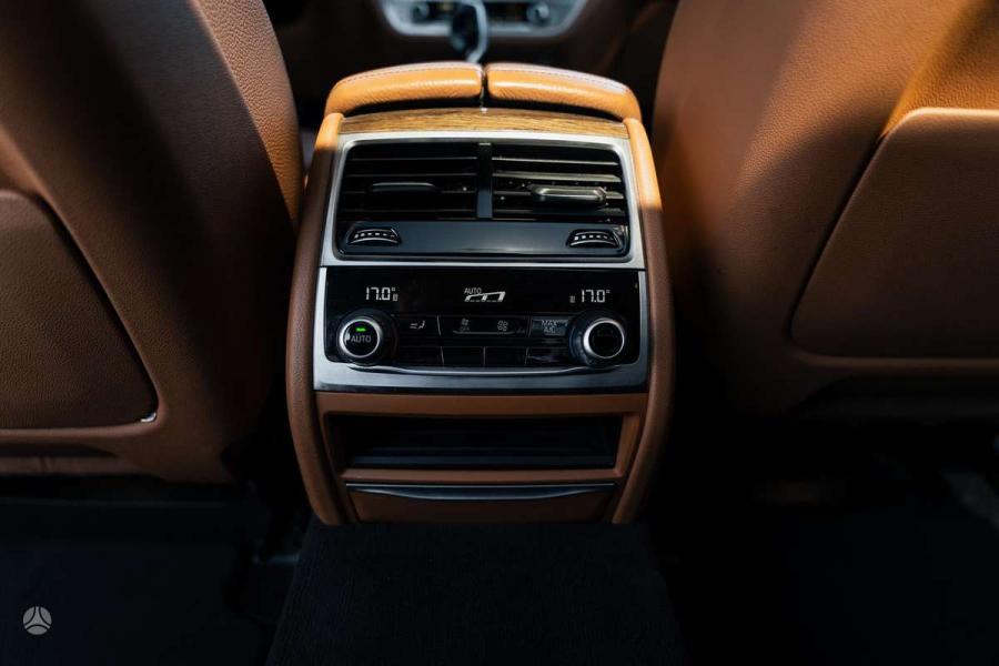 Melns BMW 740 2017 Viļņa, ar dzinēja tilpumu 3.00 L un nobraukumu 171 tūkst. km par 21900 €, foto 25 vietnē AUTOMOTO.COM.LV