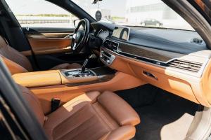 Melns BMW 740 2017 Viļņa, ar dzinēja tilpumu 3.00 L un nobraukumu 171 tūkst. km par 21900 €, foto 28 vietnē AUTOMOTO.COM.LV