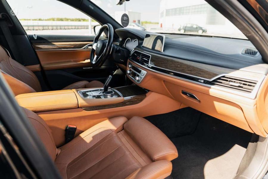 Melns BMW 740 2017 Viļņa, ar dzinēja tilpumu 3.00 L un nobraukumu 171 tūkst. km par 21900 €, foto 28 vietnē AUTOMOTO.COM.LV