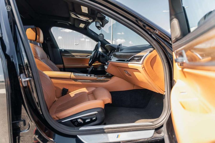 Melns BMW 740 2017 Viļņa, ar dzinēja tilpumu 3.00 L un nobraukumu 171 tūkst. km par 21900 €, foto 29 vietnē AUTOMOTO.COM.LV