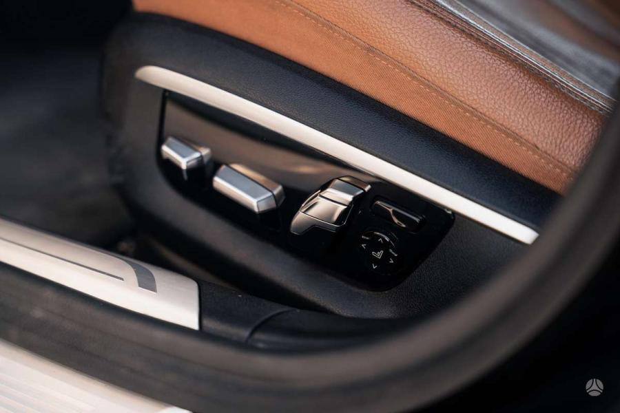 Melns BMW 740 2017 Viļņa, ar dzinēja tilpumu 3.00 L un nobraukumu 171 tūkst. km par 21900 €, foto 31 vietnē AUTOMOTO.COM.LV