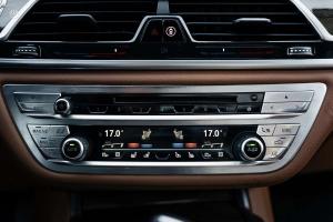 Melns BMW 740 2017 Viļņa, ar dzinēja tilpumu 3.00 L un nobraukumu 171 tūkst. km par 21900 €, foto 33 vietnē AUTOMOTO.COM.LV