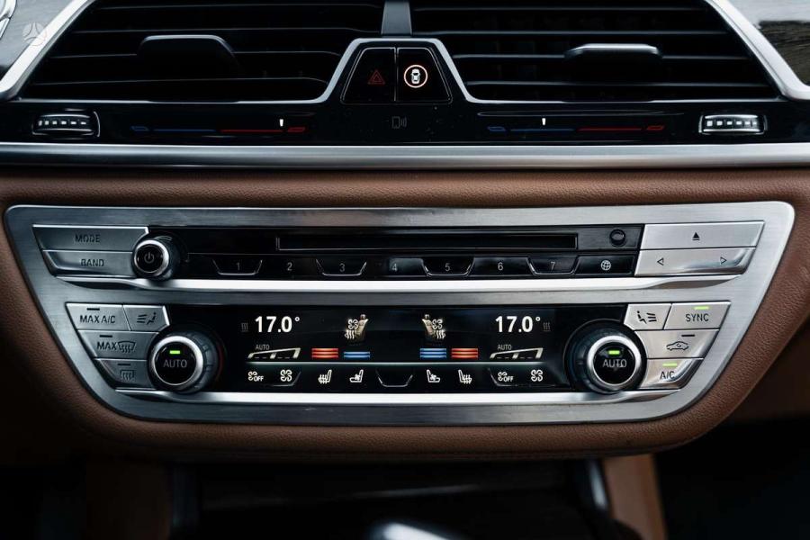Melns BMW 740 2017 Viļņa, ar dzinēja tilpumu 3.00 L un nobraukumu 171 tūkst. km par 21900 €, foto 33 vietnē AUTOMOTO.COM.LV