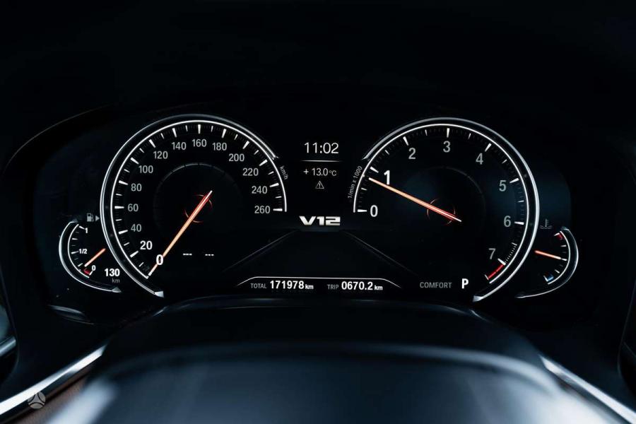 Melns BMW 740 2017 Viļņa, ar dzinēja tilpumu 3.00 L un nobraukumu 171 tūkst. km par 21900 €, foto 36 vietnē AUTOMOTO.COM.LV