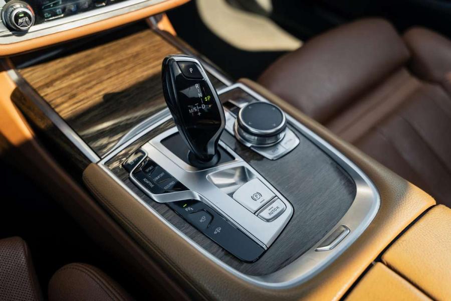 Melns BMW 740 2017 Viļņa, ar dzinēja tilpumu 3.00 L un nobraukumu 171 tūkst. km par 21900 €, foto 37 vietnē AUTOMOTO.COM.LV