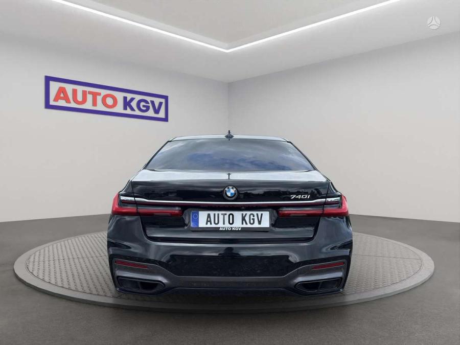 Black BMW 740 2019 in Vilnius, with an engine capacity of 3.00 L and mileage of 330 thousand km for 30999 €, photo 5 on AUTOMOTO.COM.LV
