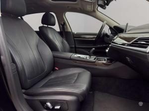 Melns BMW 740 2019 Viļņa, ar dzinēja tilpumu 3.00 L un nobraukumu 330 tūkst. km par 30999 €, foto 9 vietnē AUTOMOTO.COM.LV