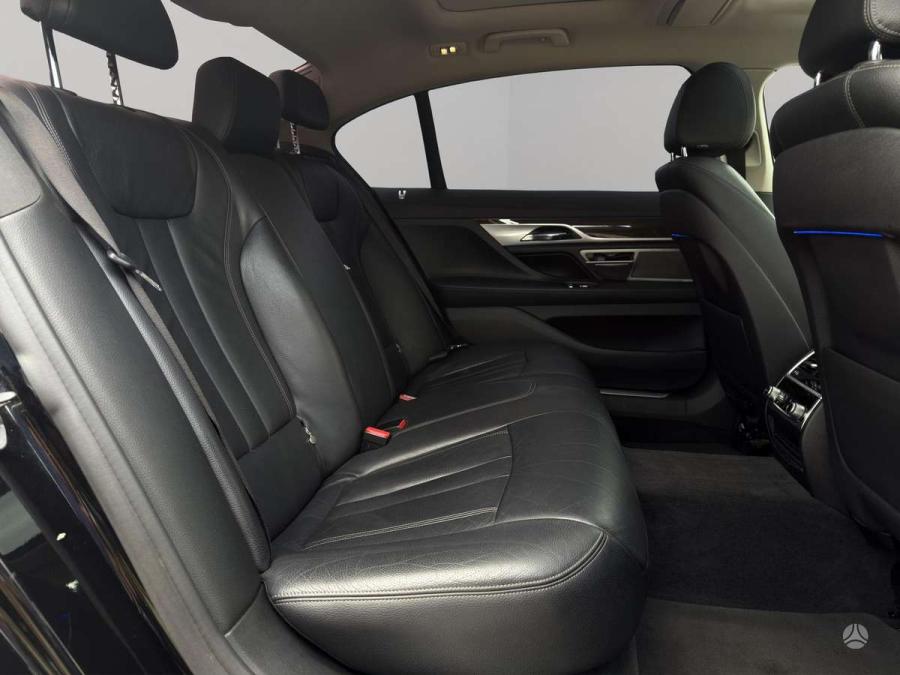 Melns BMW 740 2019 Viļņa, ar dzinēja tilpumu 3.00 L un nobraukumu 330 tūkst. km par 30999 €, foto 11 vietnē AUTOMOTO.COM.LV