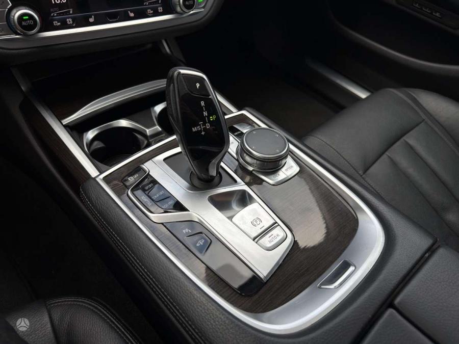 Melns BMW 740 2019 Viļņa, ar dzinēja tilpumu 3.00 L un nobraukumu 330 tūkst. km par 30999 €, foto 17 vietnē AUTOMOTO.COM.LV
