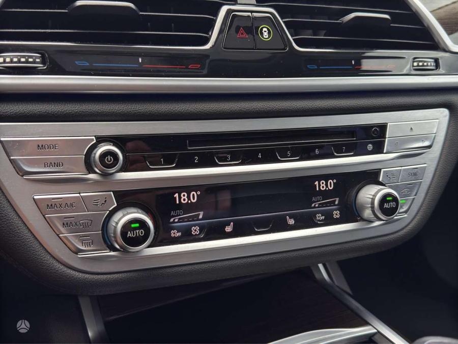 Melns BMW 740 2019 Viļņa, ar dzinēja tilpumu 3.00 L un nobraukumu 330 tūkst. km par 30999 €, foto 18 vietnē AUTOMOTO.COM.LV