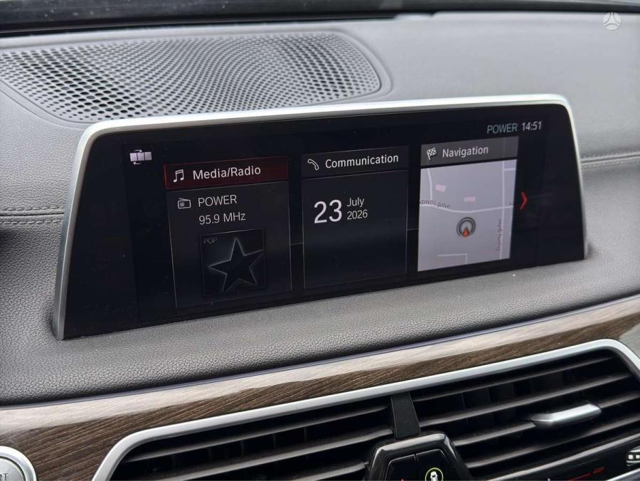 Melns BMW 740 2019 Viļņa, ar dzinēja tilpumu 3.00 L un nobraukumu 330 tūkst. km par 30999 €, foto 19 vietnē AUTOMOTO.COM.LV