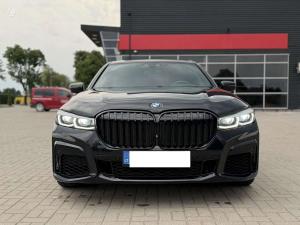 Black BMW 740 2019 in Taurage, with an engine capacity of 0.00 L and mileage of 118 thousand km for 30999 €, photo 3 on AUTOMOTO.COM.LV