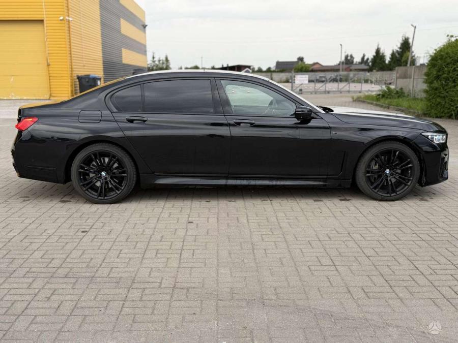 Black BMW 740 2019 in Taurage, with an engine capacity of 0.00 L and mileage of 118 thousand km for 30999 €, photo 5 on AUTOMOTO.COM.LV