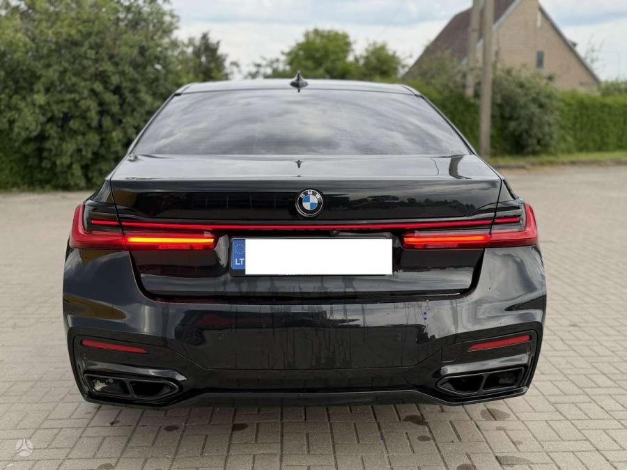 Black BMW 740 2019 in Taurage, with an engine capacity of 0.00 L and mileage of 118 thousand km for 30999 €, photo 7 on AUTOMOTO.COM.LV