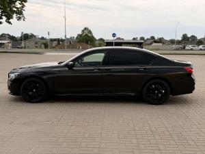 Black BMW 740 2019 in Taurage, with an engine capacity of 0.00 L and mileage of 118 thousand km for 30999 €, photo 9 on AUTOMOTO.COM.LV