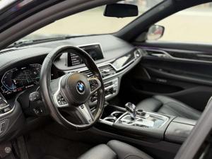 Black BMW 740 2019 in Taurage, with an engine capacity of 0.00 L and mileage of 118 thousand km for 30999 €, photo 10 on AUTOMOTO.COM.LV