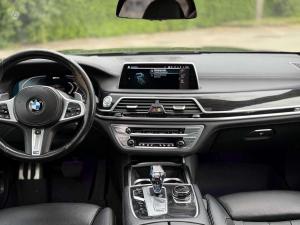 Black BMW 740 2019 in Taurage, with an engine capacity of 0.00 L and mileage of 118 thousand km for 30999 €, photo 11 on AUTOMOTO.COM.LV