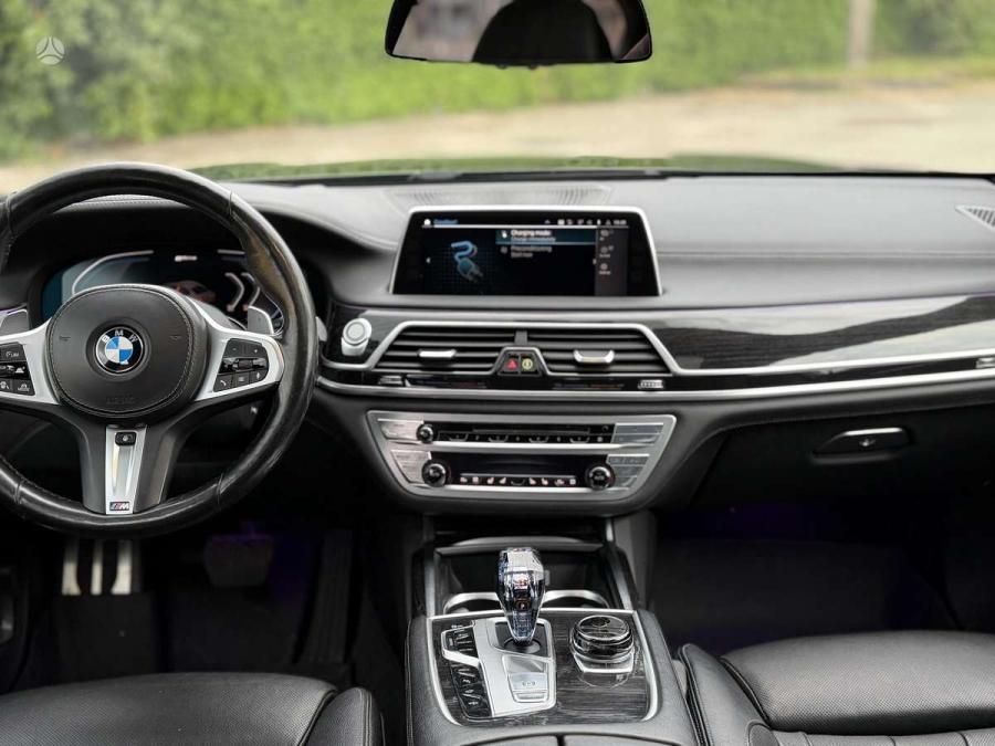Black BMW 740 2019 in Taurage, with an engine capacity of 0.00 L and mileage of 118 thousand km for 30999 €, photo 11 on AUTOMOTO.COM.LV