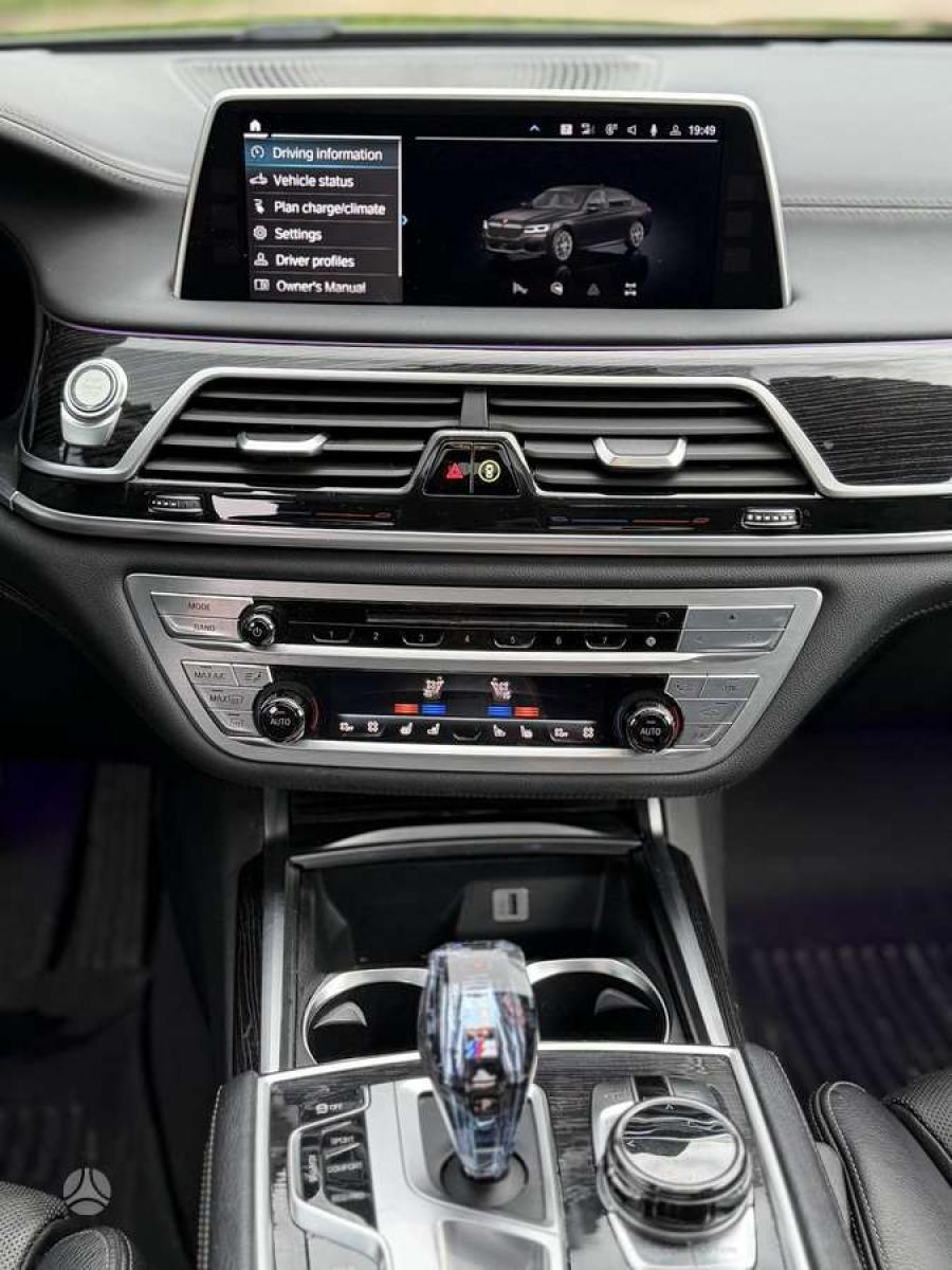 Black BMW 740 2019 in Taurage, with an engine capacity of 0.00 L and mileage of 118 thousand km for 30999 €, photo 12 on AUTOMOTO.COM.LV