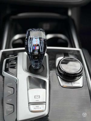 Black BMW 740 2019 in Taurage, with an engine capacity of 0.00 L and mileage of 118 thousand km for 30999 €, photo 13 on AUTOMOTO.COM.LV