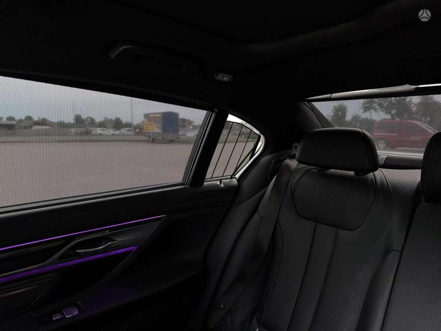 Black BMW 740 2019 in Taurage, with an engine capacity of 0.00 L and mileage of 118 thousand km for 30999 €, photo 19 on AUTOMOTO.COM.LV