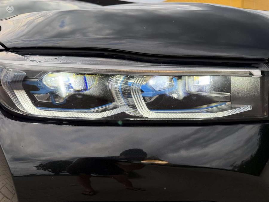 Black BMW 740 2019 in Taurage, with an engine capacity of 0.00 L and mileage of 118 thousand km for 30999 €, photo 22 on AUTOMOTO.COM.LV