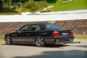 Black BMW 740 1995 in Riga, with an engine capacity of 4.00 L and mileage of 288 thousand km for 3950 €, photo 5 on AUTOMOTO.COM.LV