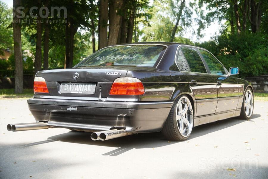 Black BMW 740 1995 in Riga, with an engine capacity of 4.00 L and mileage of 288 thousand km for 3950 €, photo 7 on AUTOMOTO.COM.LV