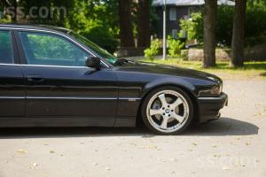 Black BMW 740 1995 in Riga, with an engine capacity of 4.00 L and mileage of 288 thousand km for 3950 €, photo 9 on AUTOMOTO.COM.LV