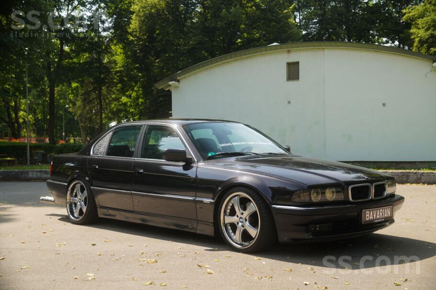 Black BMW 740 1995 in Riga, with an engine capacity of 4.00 L and mileage of 288 thousand km for 3950 €, photo 10 on AUTOMOTO.COM.LV