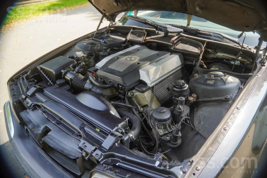 Black BMW 740 1995 in Riga, with an engine capacity of 4.00 L and mileage of 288 thousand km for 3950 €, photo 13 on AUTOMOTO.COM.LV