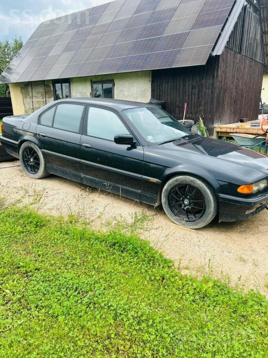 Melns BMW 740 1998 Saldus, ar dzinēja tilpumu 4.40 L un nobraukumu 185 tūkst. km par 1000 €, foto 3 vietnē AUTOMOTO.COM.LV