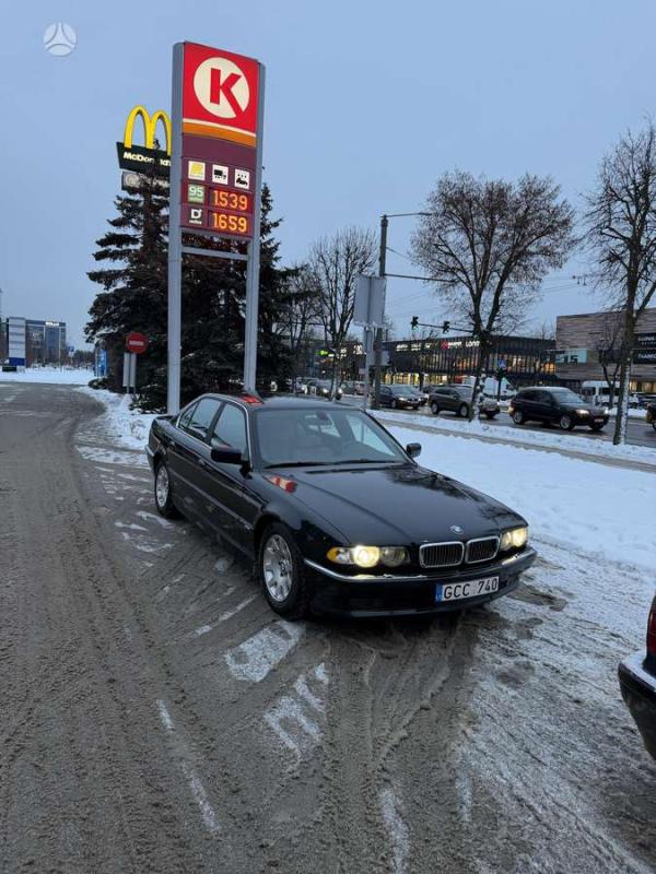 Black BMW 740 2000 in Kaunas, with an engine capacity of 3.90 L and mileage of 450 thousand km for 6500 €, photo 1 on AUTOMOTO.COM.LV