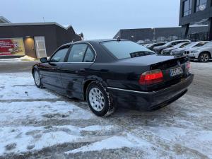 Black BMW 740 2000 in Kaunas, with an engine capacity of 3.90 L and mileage of 450 thousand km for 6500 €, photo 3 on AUTOMOTO.COM.LV