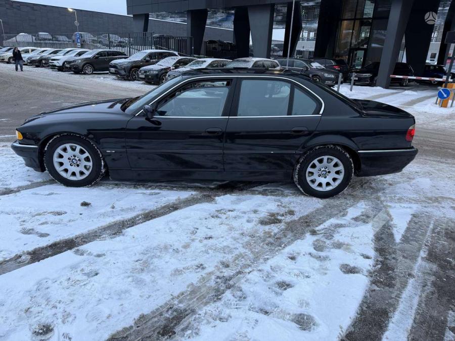 Black BMW 740 2000 in Kaunas, with an engine capacity of 3.90 L and mileage of 450 thousand km for 6500 €, photo 5 on AUTOMOTO.COM.LV