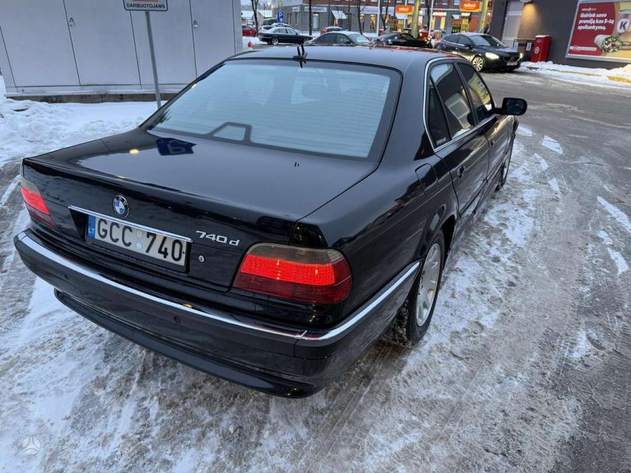 Black BMW 740 2000 in Kaunas, with an engine capacity of 3.90 L and mileage of 450 thousand km for 6500 €, photo 12 on AUTOMOTO.COM.LV