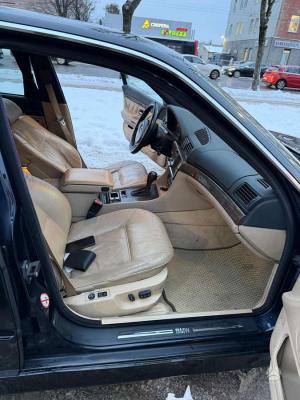 Black BMW 740 2000 in Kaunas, with an engine capacity of 3.90 L and mileage of 450 thousand km for 6500 €, photo 23 on AUTOMOTO.COM.LV