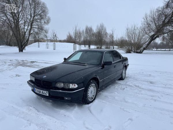 Black BMW 740 2000 in Panevezys, with an engine capacity of 4.00 L and mileage of 302 thousand km for 6000 €, photo 1 on AUTOMOTO.COM.LV