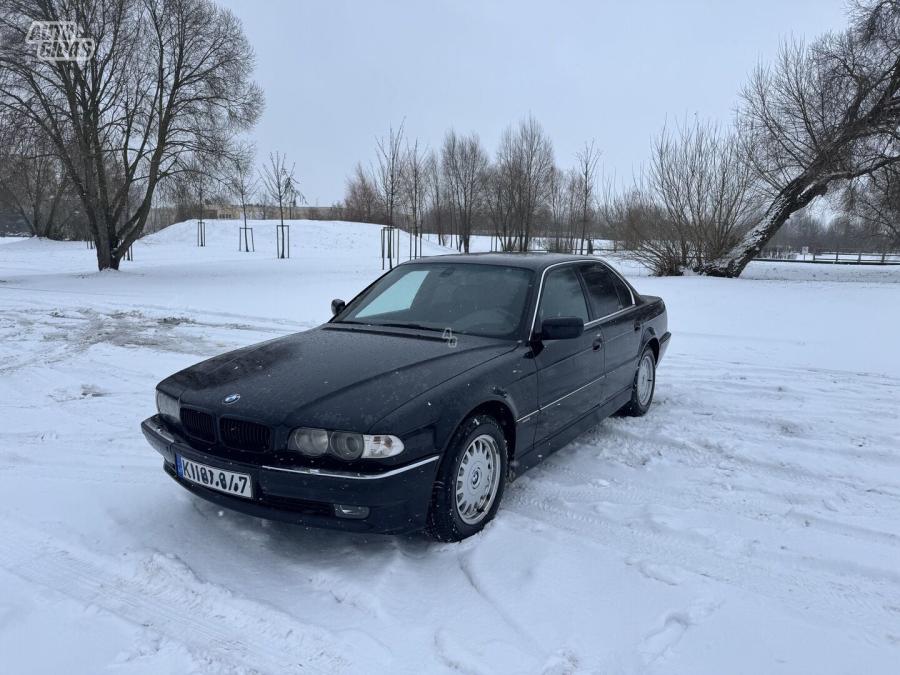 Black BMW 740 2000 in Panevezys, with an engine capacity of 4.00 L and mileage of 302 thousand km for 6000 €, photo 1 on AUTOMOTO.COM.LV