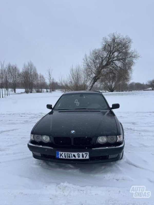 Black BMW 740 2000 in Panevezys, with an engine capacity of 4.00 L and mileage of 302 thousand km for 6000 €, photo 2 on AUTOMOTO.COM.LV