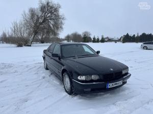 Black BMW 740 2000 in Panevezys, with an engine capacity of 4.00 L and mileage of 302 thousand km for 6000 €, photo 3 on AUTOMOTO.COM.LV