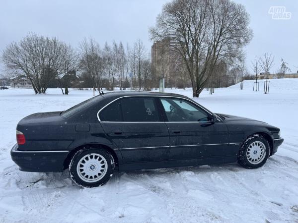 Black BMW 740 2000 in Panevezys, with an engine capacity of 4.00 L and mileage of 302 thousand km for 6000 €, photo 4 on AUTOMOTO.COM.LV