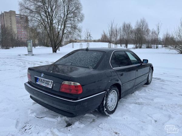 Black BMW 740 2000 in Panevezys, with an engine capacity of 4.00 L and mileage of 302 thousand km for 6000 €, photo 5 on AUTOMOTO.COM.LV