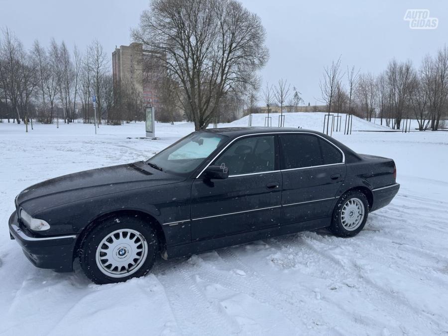 Black BMW 740 2000 in Panevezys, with an engine capacity of 4.00 L and mileage of 302 thousand km for 6000 €, photo 8 on AUTOMOTO.COM.LV